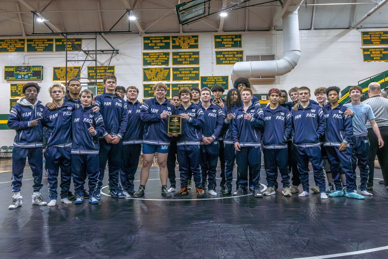 Washington wrestling sweeps at Charger Duals