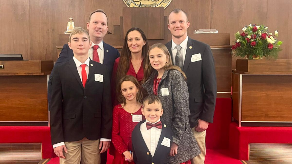 Chesser takes oath for 2nd NC House term