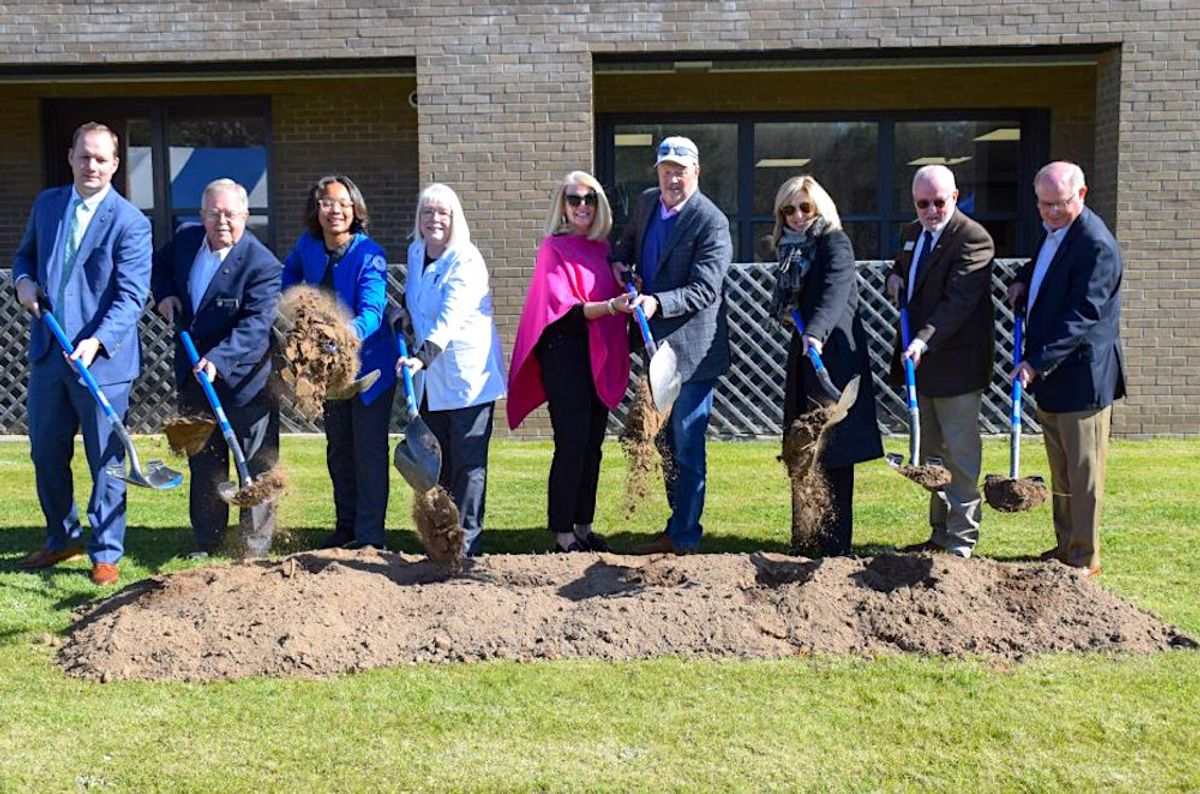 College breaks ground on veterinary tech building