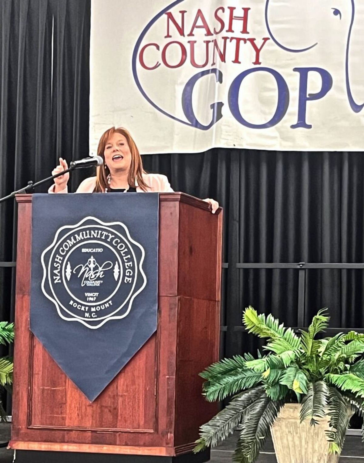 Sandy Smith announces bid for Congress in 2024