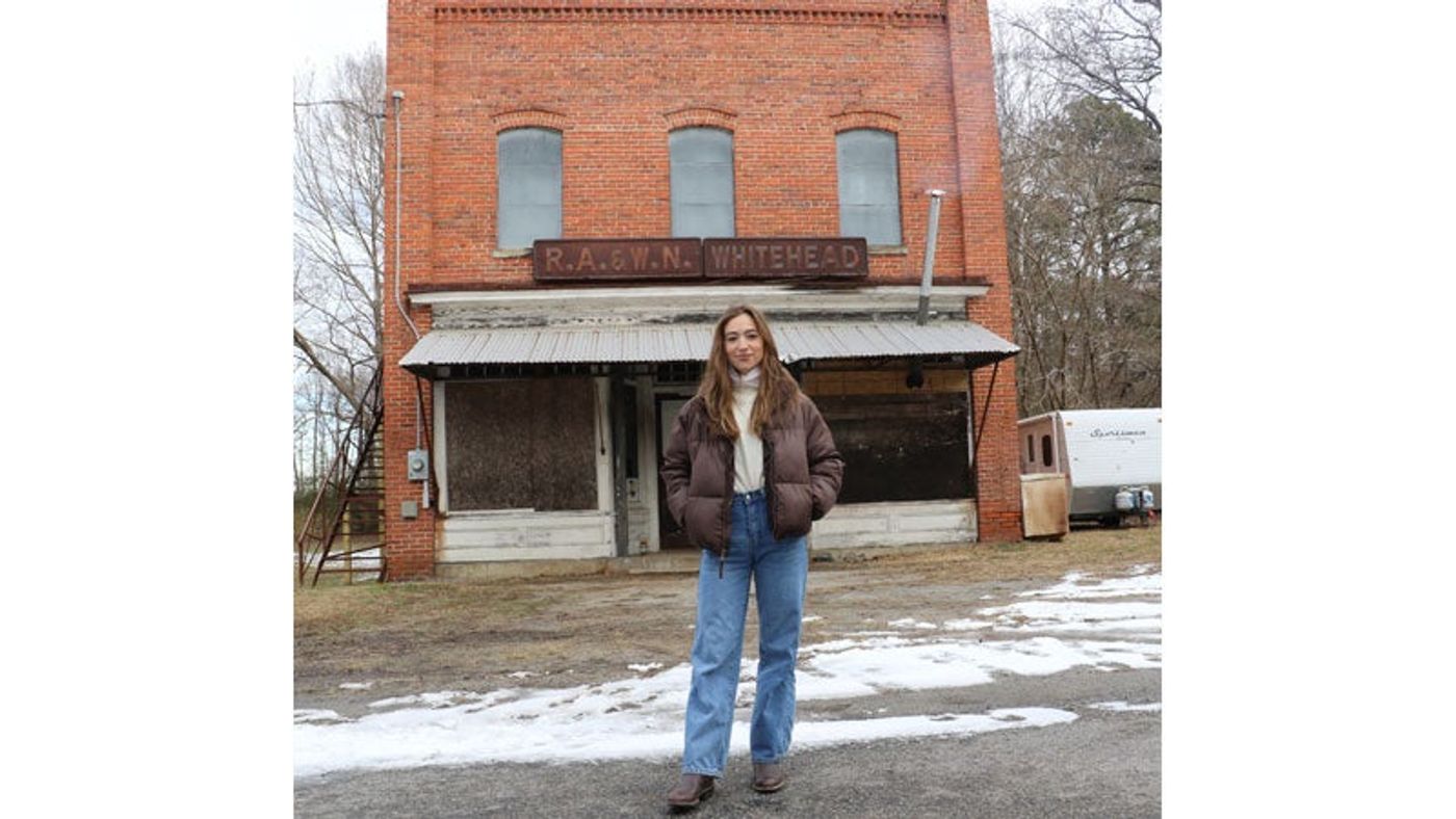 Fretts' building project becomes social media hit