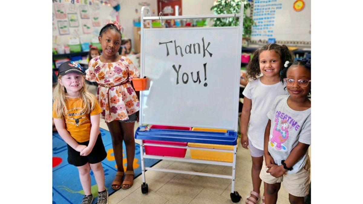 Capron Elementary School receives donation from Friends of the Library