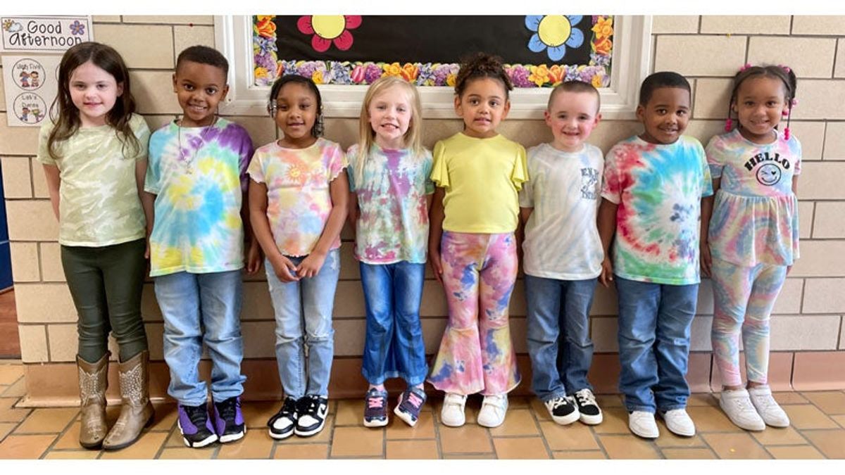 Capron Elementary School celebrates spirit day