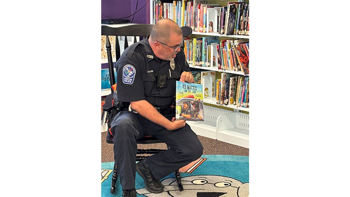 Library hosts Cookies with a Cop event