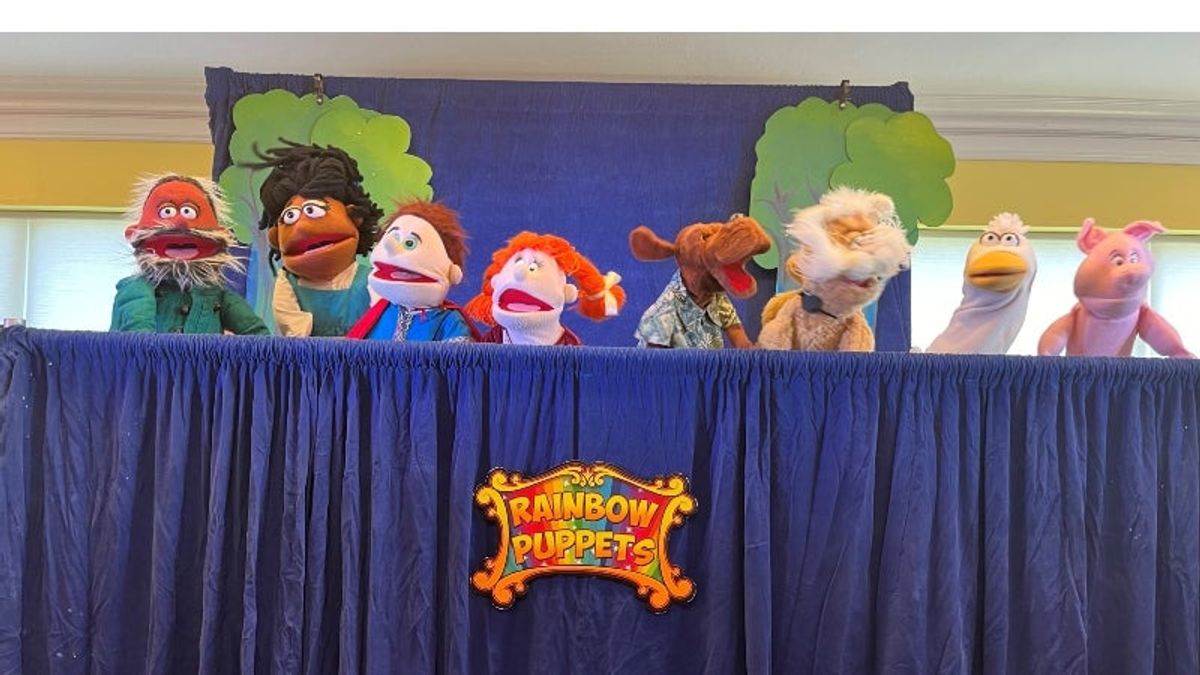 Rainbow Puppets entertain at Courtland library