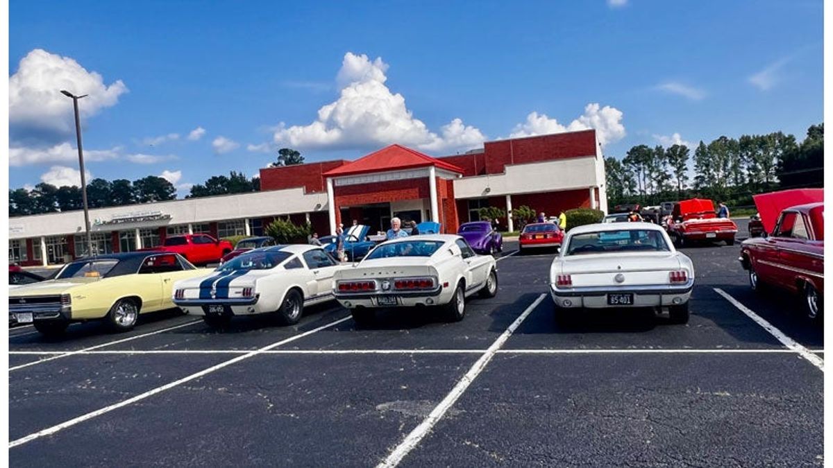 Cruise-in finds new space on Armory Drive
