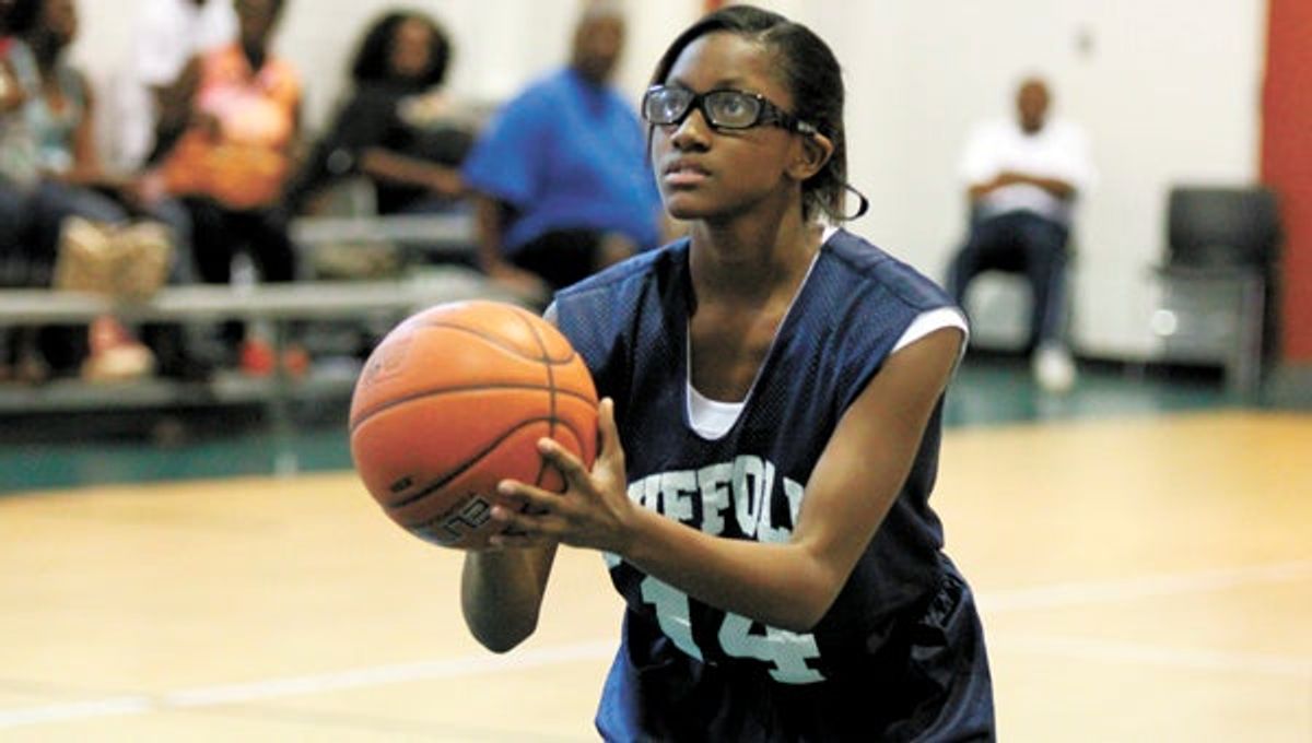 Duke edges No. 1 Lady Monarchs