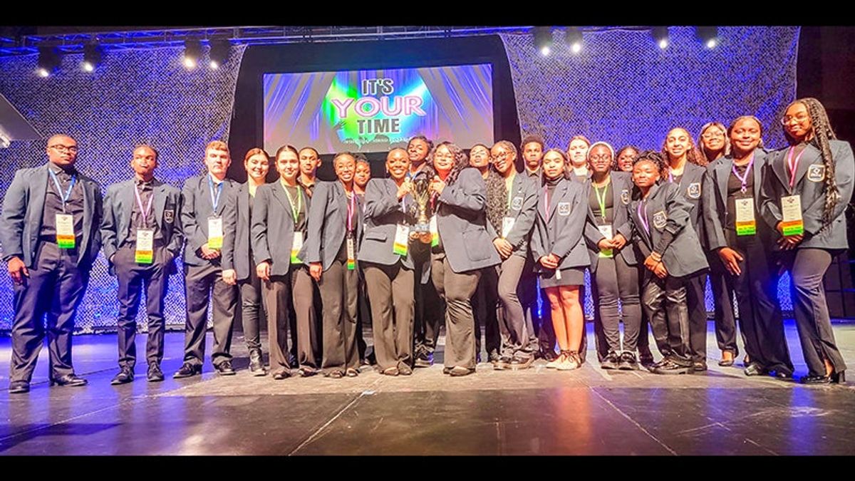 NRHS DECA chapter makes splash at state leadership conferenc...