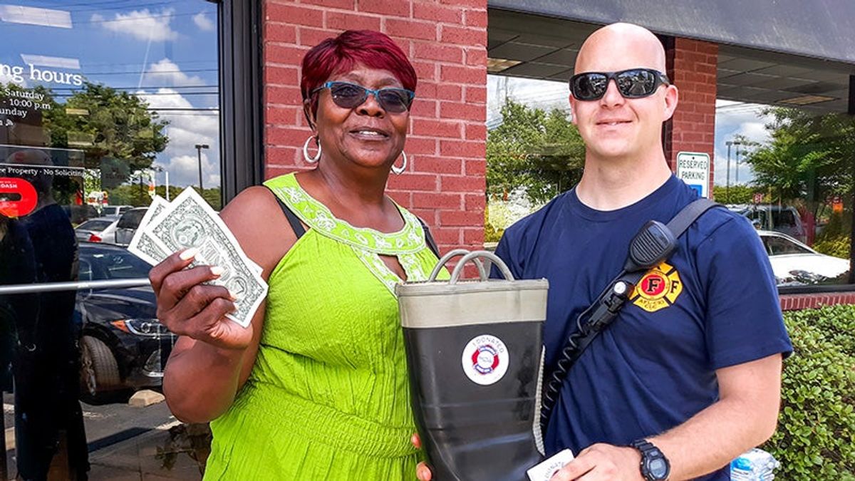 Firefighters kick off Fill the Boot