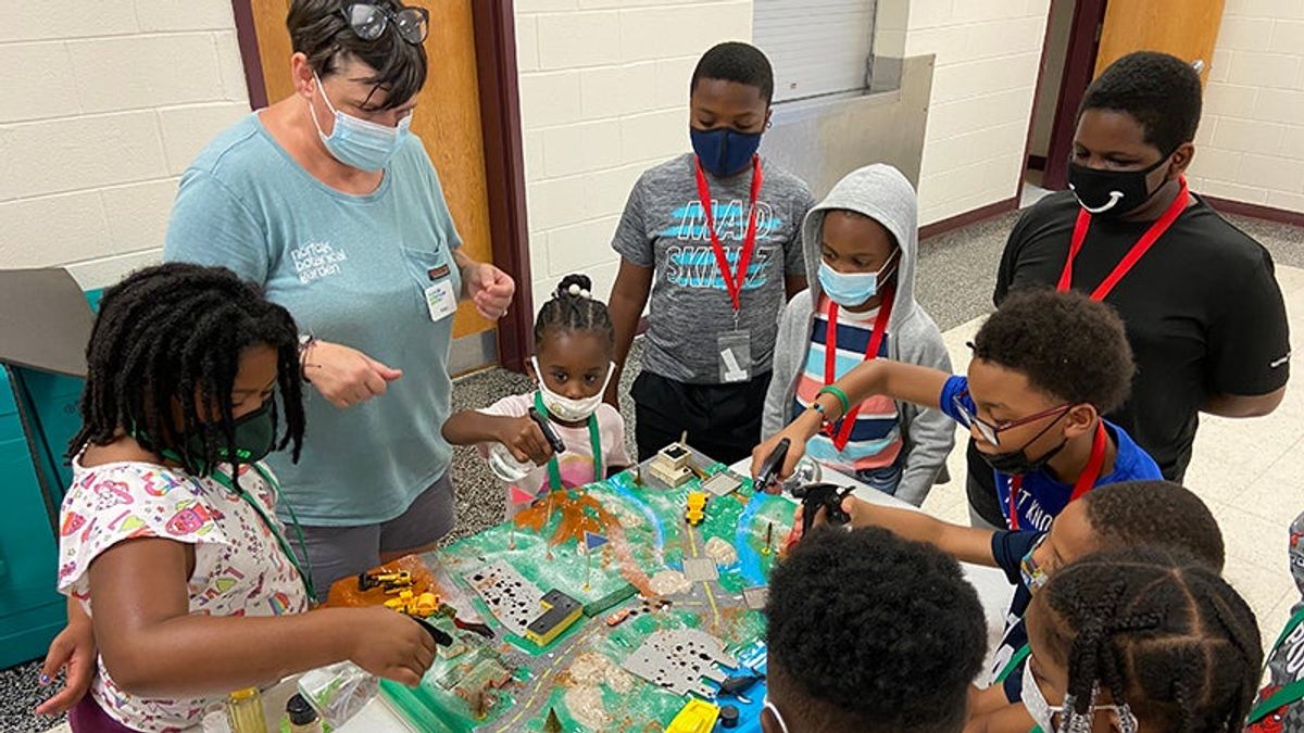 Students deck the windows