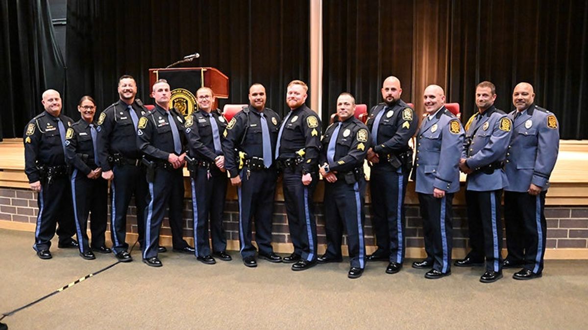 Suffolk Police promotes 20