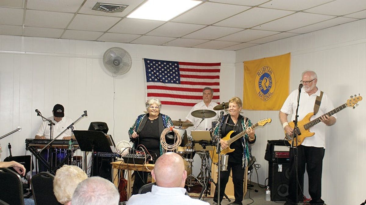 Dallas Band gets the crowd moving at 'Jam' night