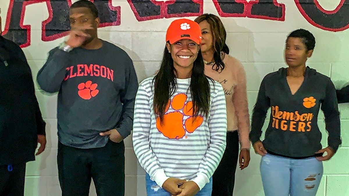 Carter chooses Clemson