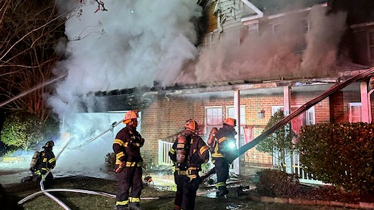 One firefighter injured in house fire