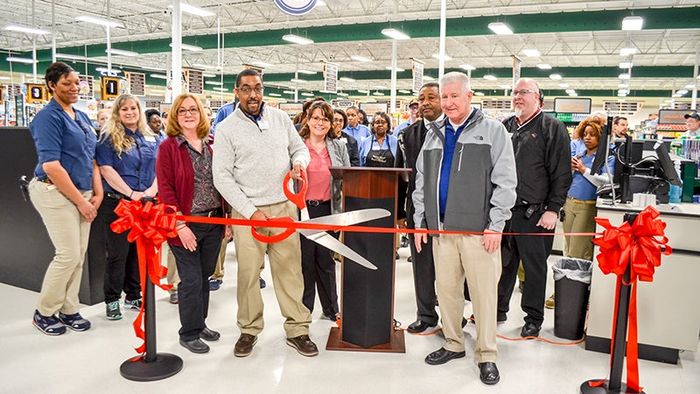 Shoppers move to new Harris Teeter