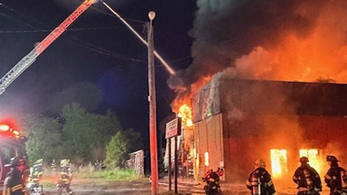 SFD battles 2-alarm commercial fire at Carts Unlimited