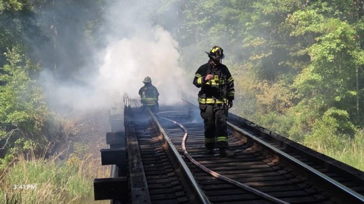 Suffolk trestle bridge heavily damaged in railroad fire
