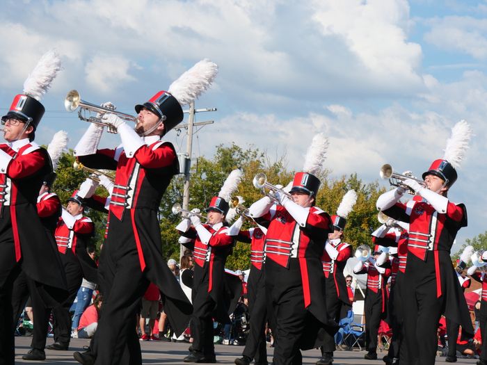 Photo gallery: 2025 Homecoming Parade marches to start celeb...