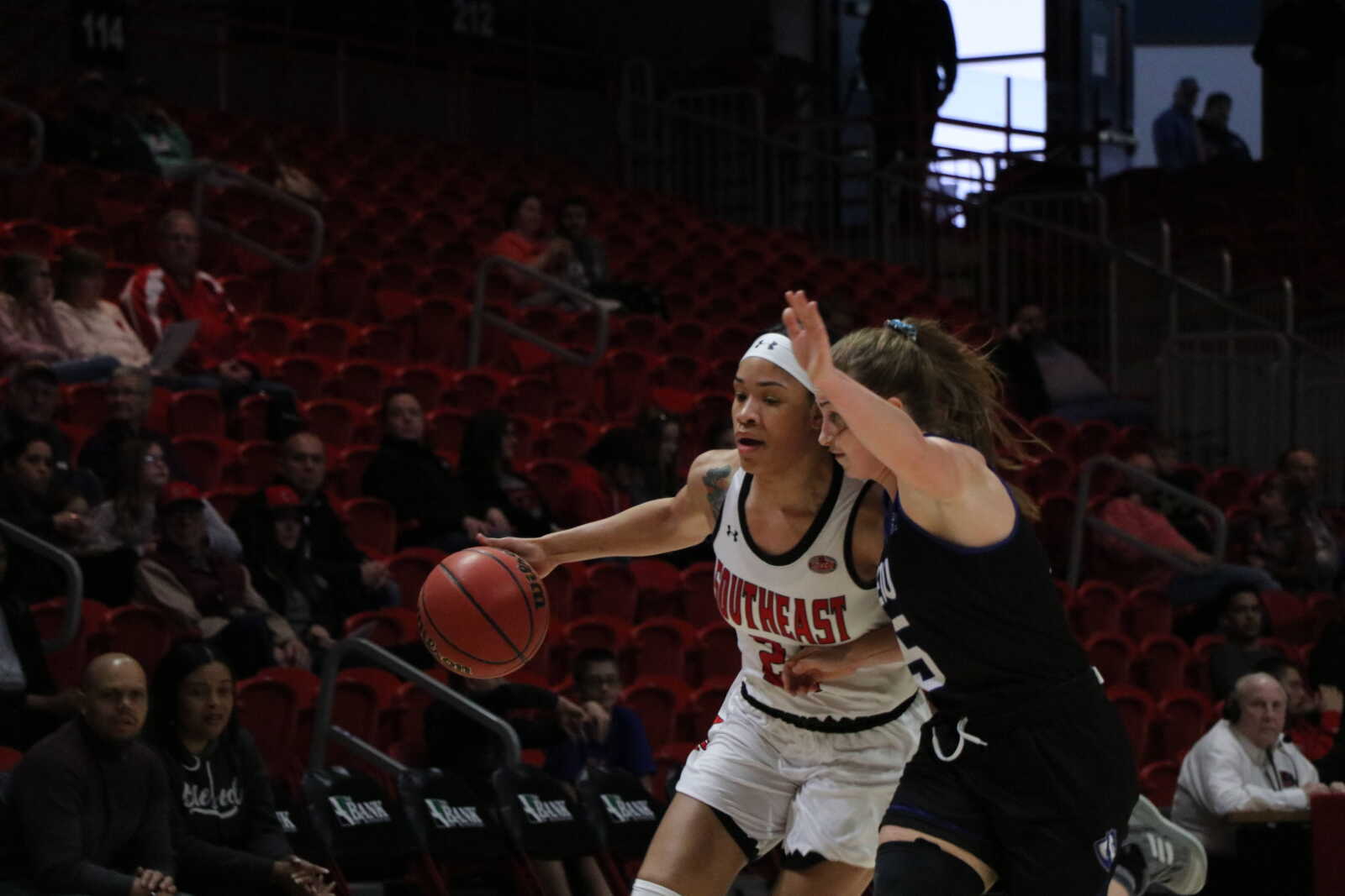 Women’s basketball dominates Eastern Illinois; wins third in a row