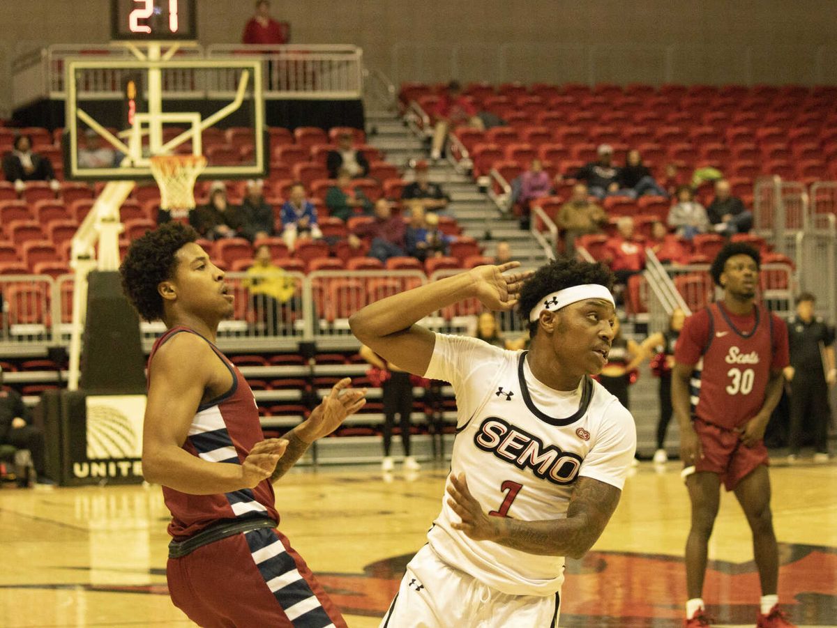 SEMO men’s basketball wins big in home opener