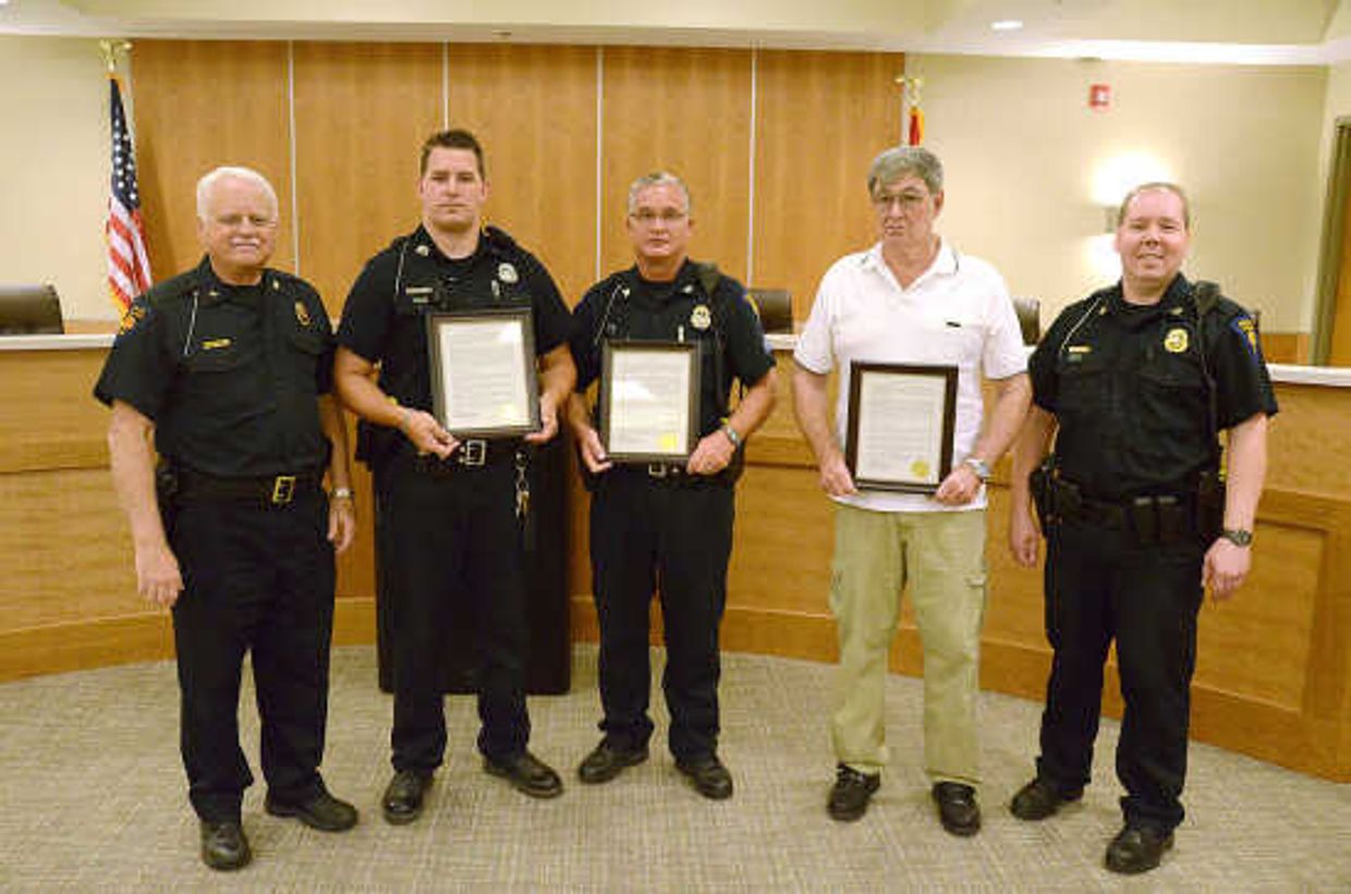 Chief honors officers and civilian with Chief's Commendation