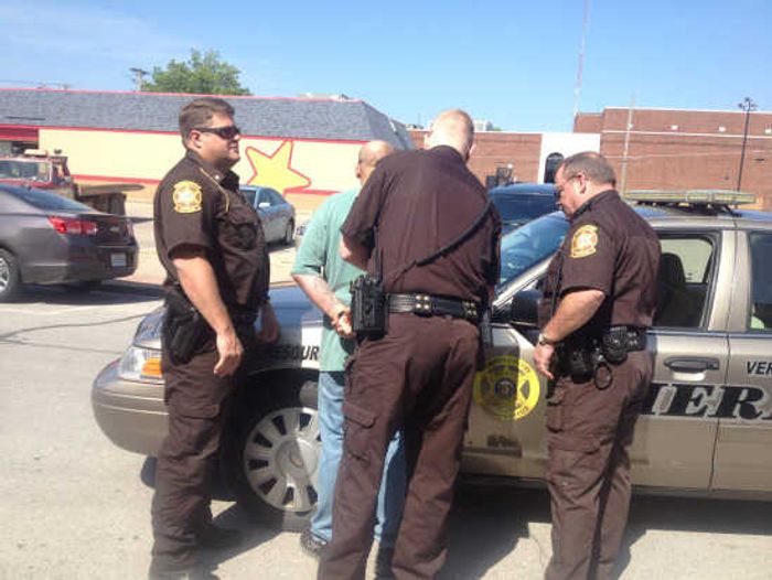 Sheriff deputies nab alleged car thief in sting