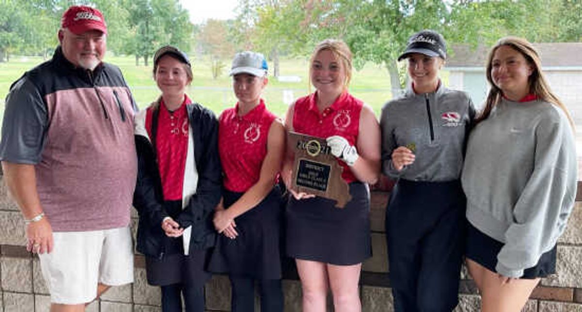 Cameron crowned district champ, Lady Tigers qualify team