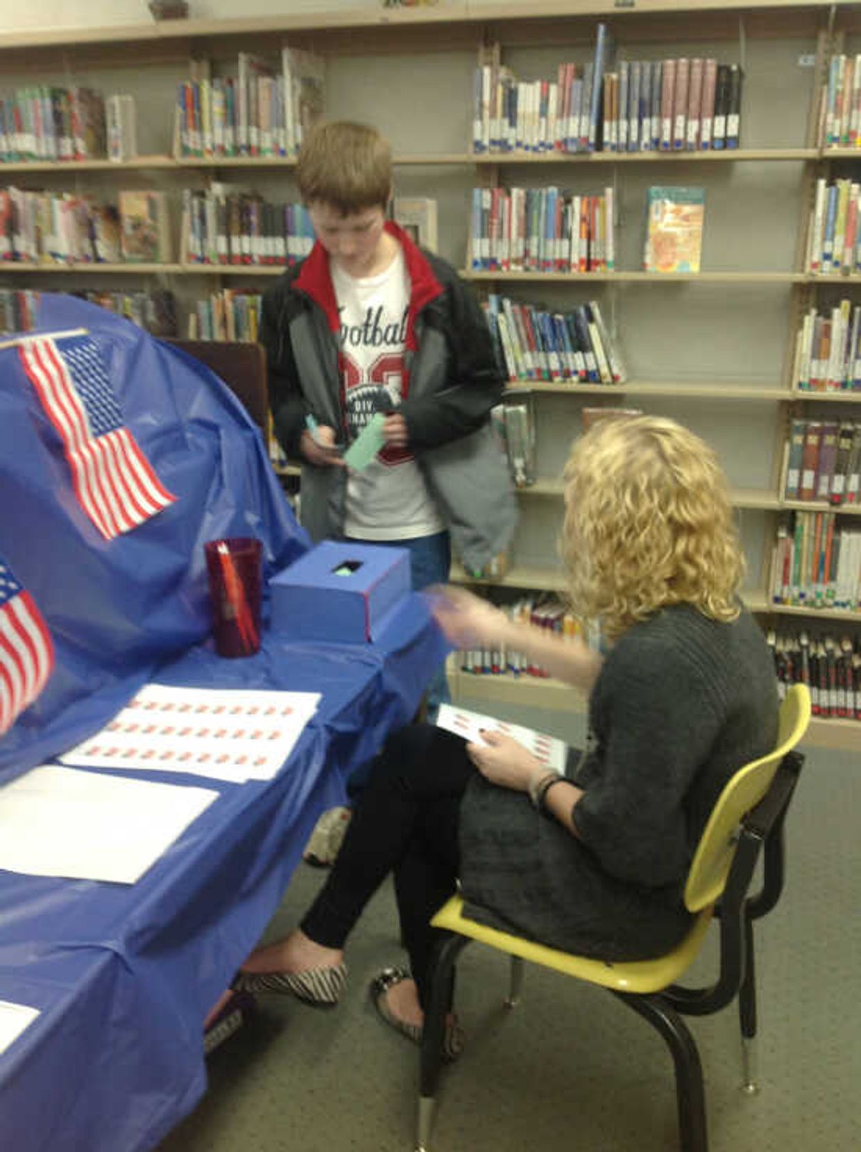 Mock election favors Romney