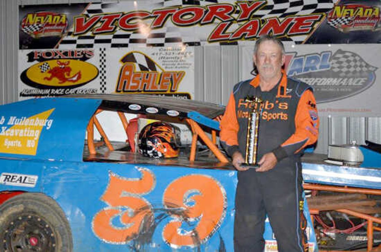 Muilenburg dusts competition en route to 11th victory of season