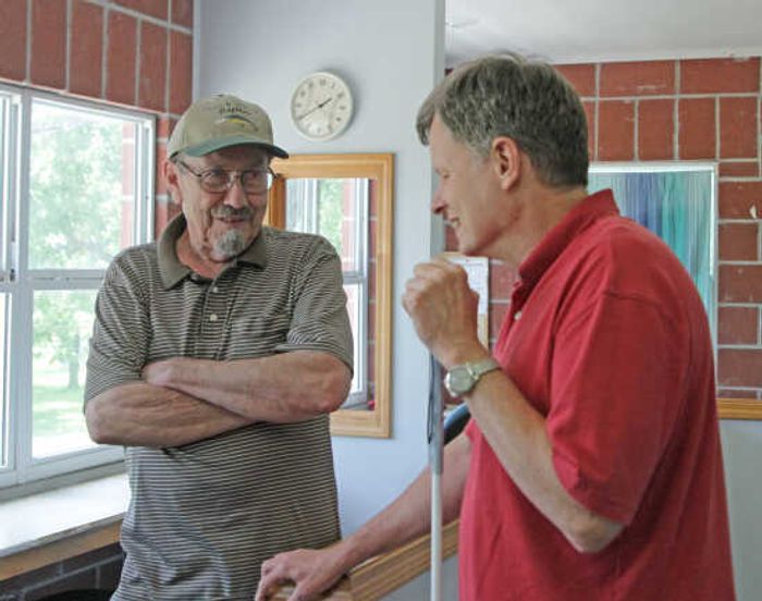 Lyons Jr. pays visit to Lyons Stadium