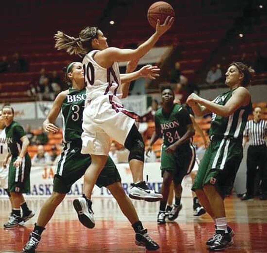 Former Nevada star hoopster inducted into William Jewell HOF