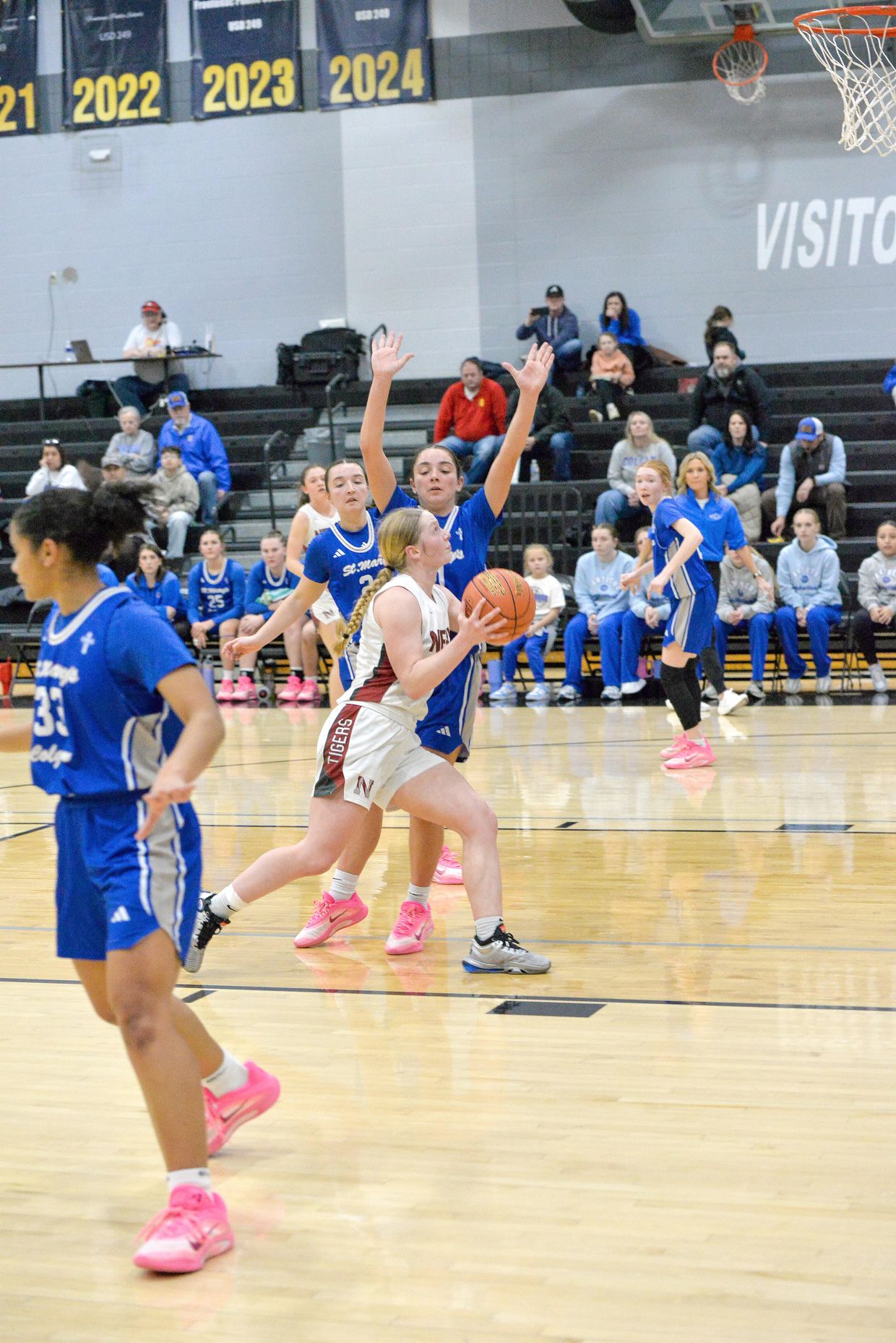 Lady Tigers basketball squad split pair at Frontenac Tournament