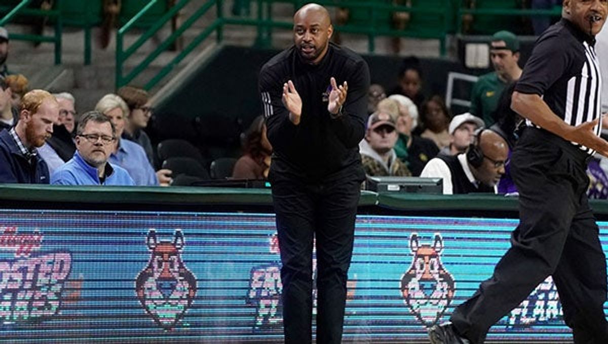 Alcorn State signs basketball coach Bussie to contract exten...