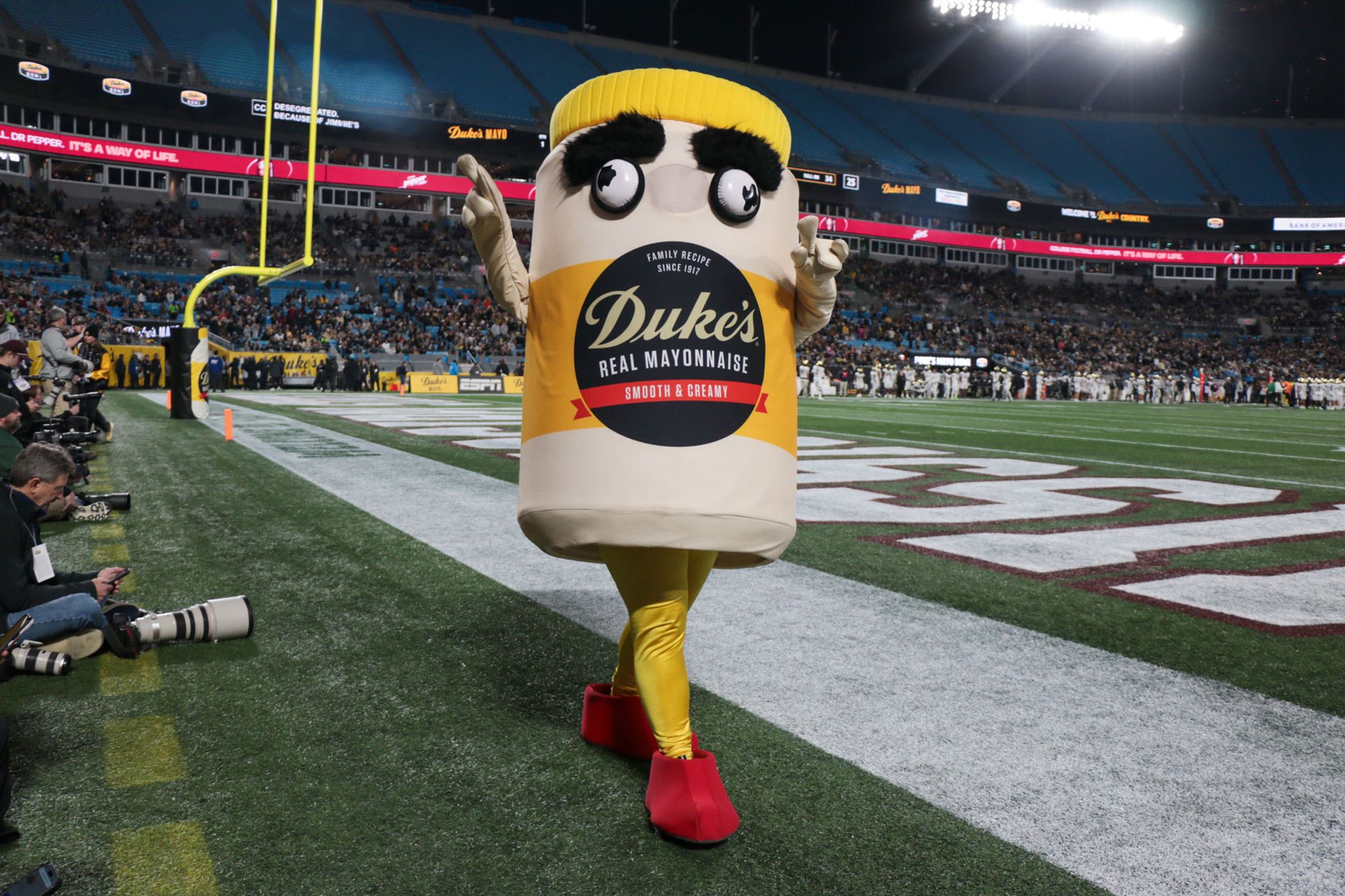 Bulldogs lose bowl game as QB Taylor suffers leg injury