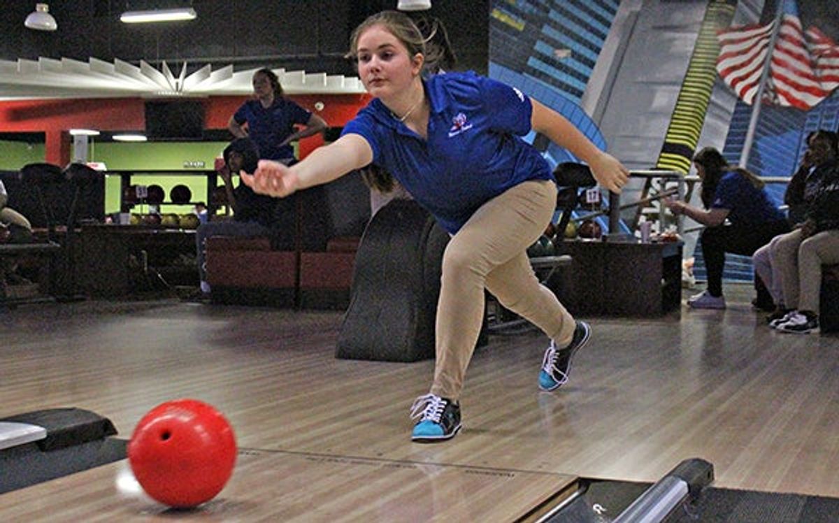 Warren Central bowlers roll past Vicksburg