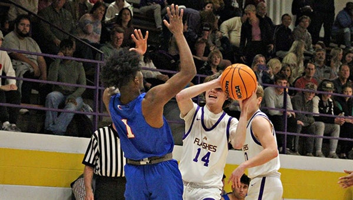 Flashes fizzle after fast start, fall to Copiah Academy