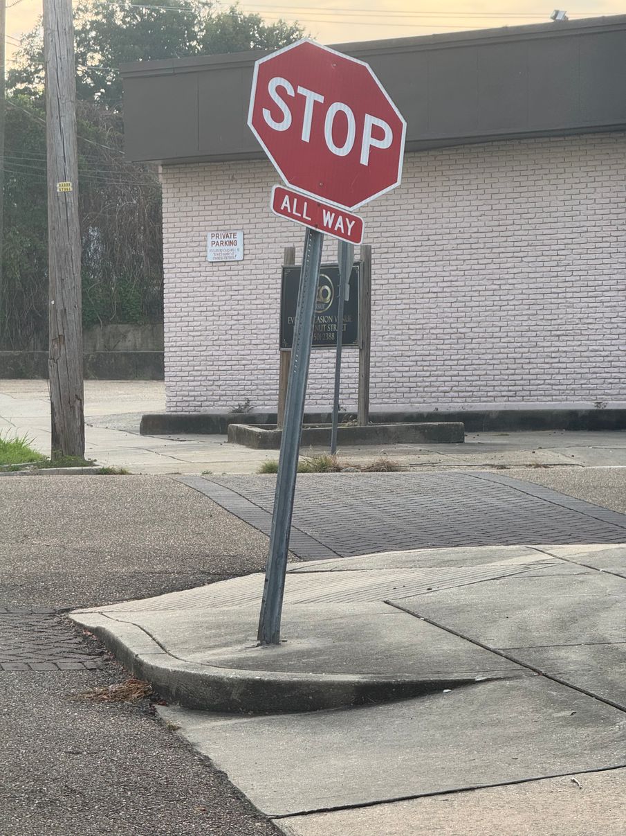 PLEASE FIX: Stop sign at Walnut and China streets