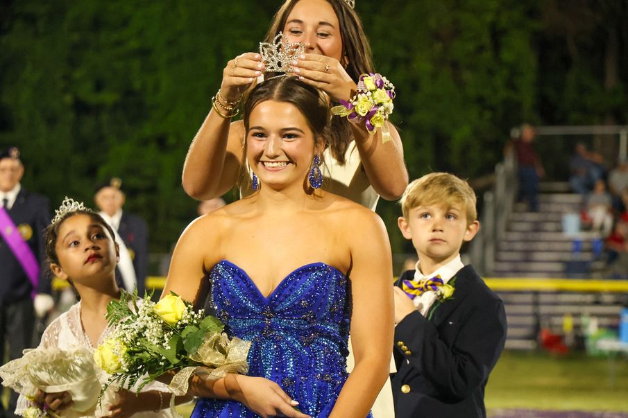 Taryn Lusby crowned St. Aloysius' 2025 homecoming queen