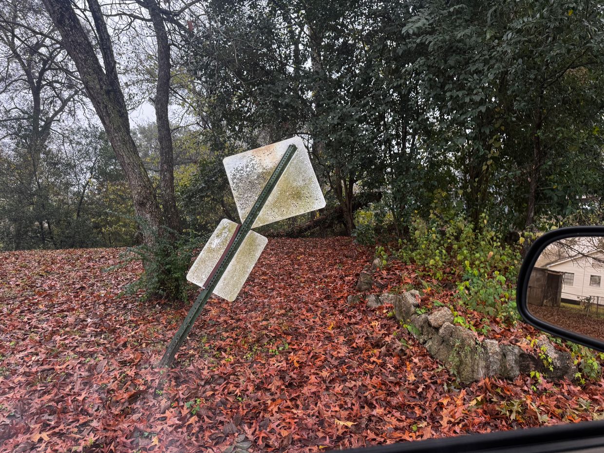 PLEASE FIX: Traffic sign on Hanley Street