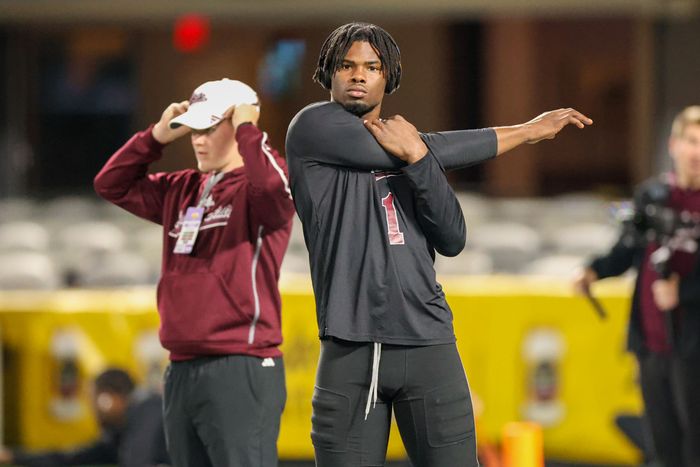 Bulldogs lose bowl game as QB Taylor suffers leg injury