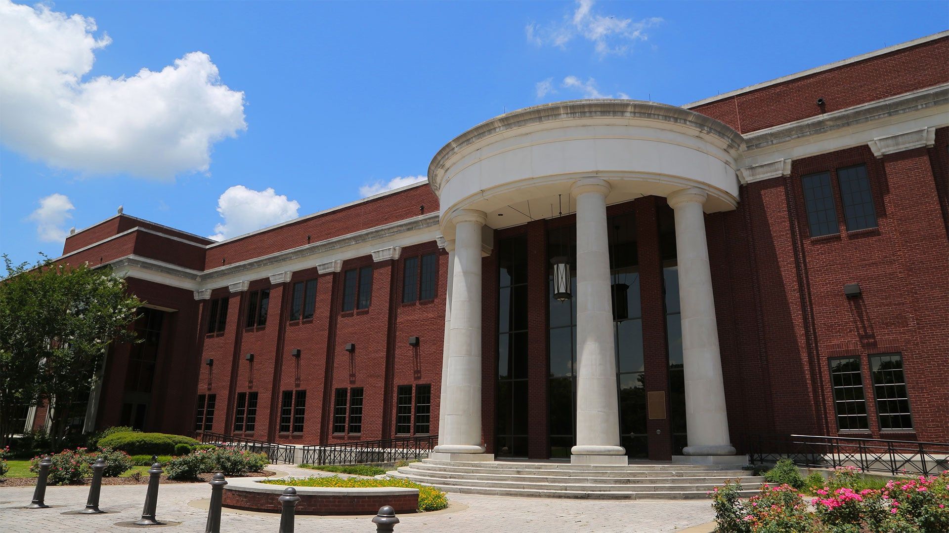 Hinds CC announces graduation times, speakers