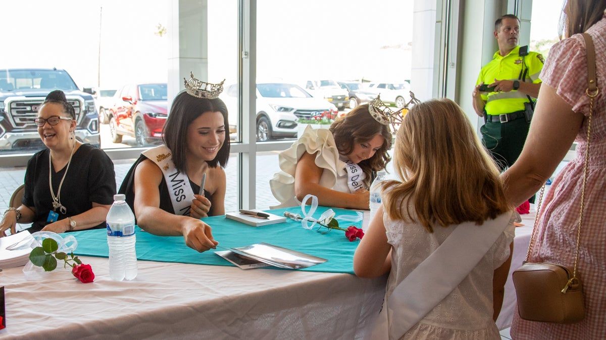 Miss Mississippi delegates meet fans at George Carr Autograph Party