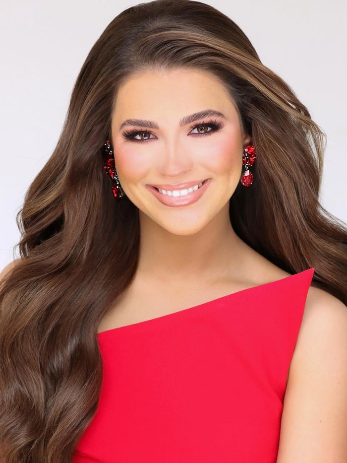 Miss Mississippi Anna Leah Jolly shines as top 11 finalist a...