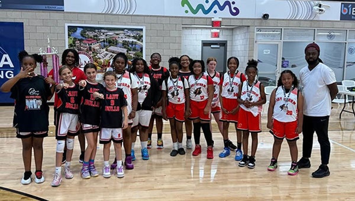 Warren County Lady Bulls win tournament title