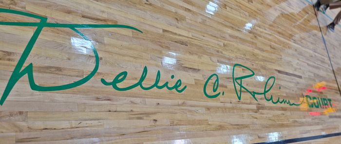 Longtime VHS basketball coach Dellie C. Robinson has court named in hi...