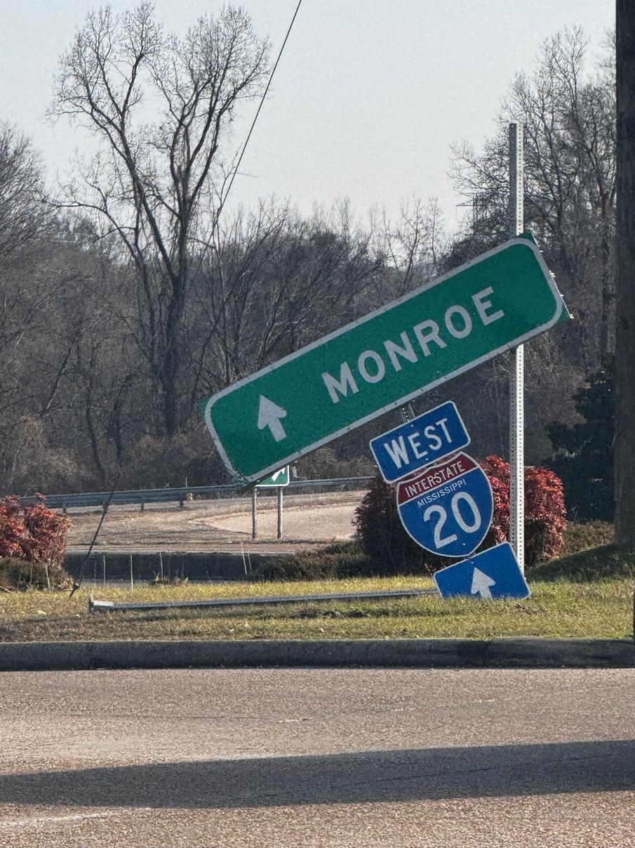PLEASE FIX: Sign on Washington Street