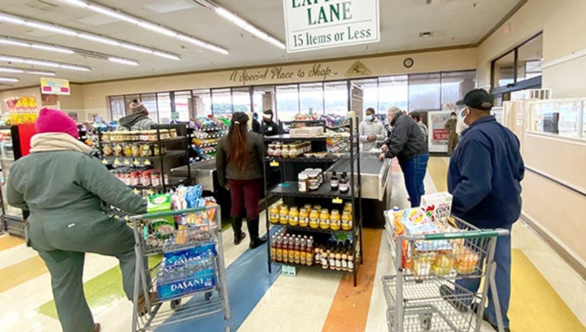 Grocery stores see increase in customers as winter weather rolls in