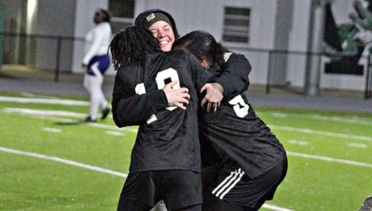 Missy Gators clobber Columbus, earn first playoff win since 2010