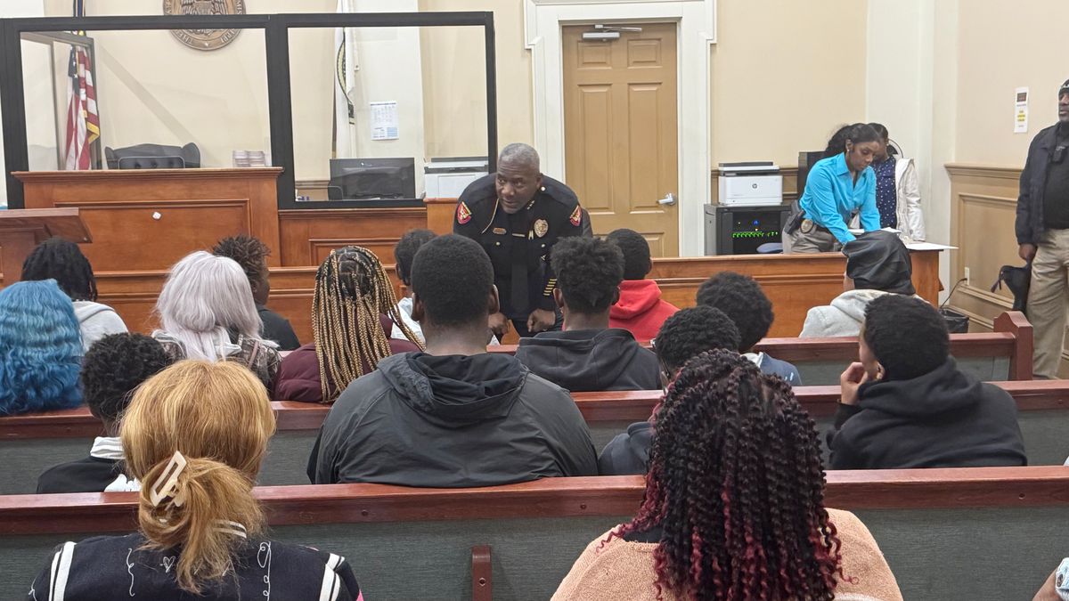 Who turns? U-turn: Courtroom becomes classroom for troubled ...