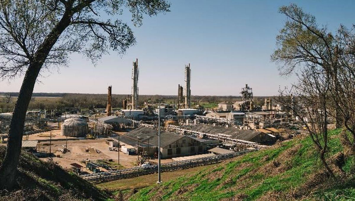 Explosion causes chemical leak at Yazoo City plant; no immediate dange...